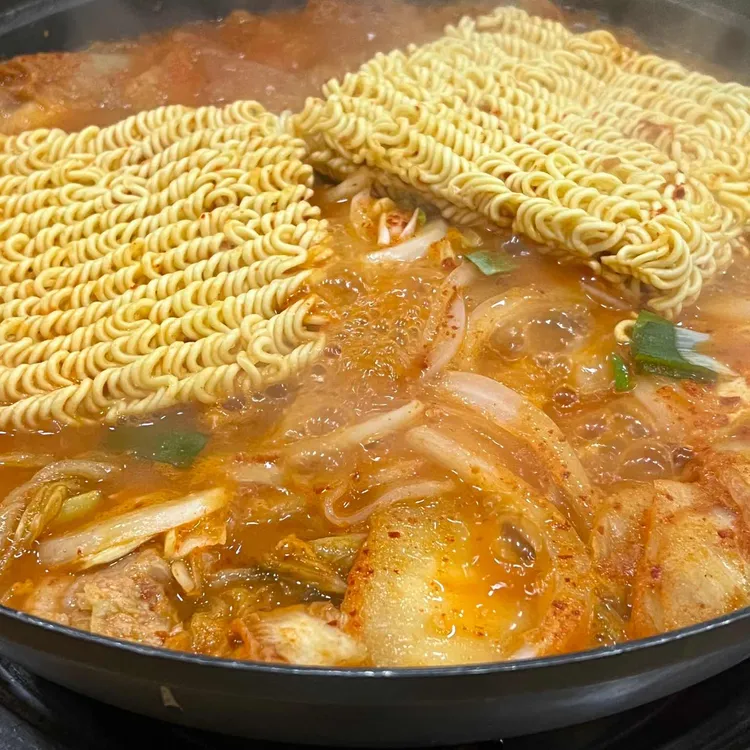 월수금 통돼지김치찌개 화성 김치찌개 통돼지김치찌개 맛집 다이닝코드 빅데이터 맛집검색