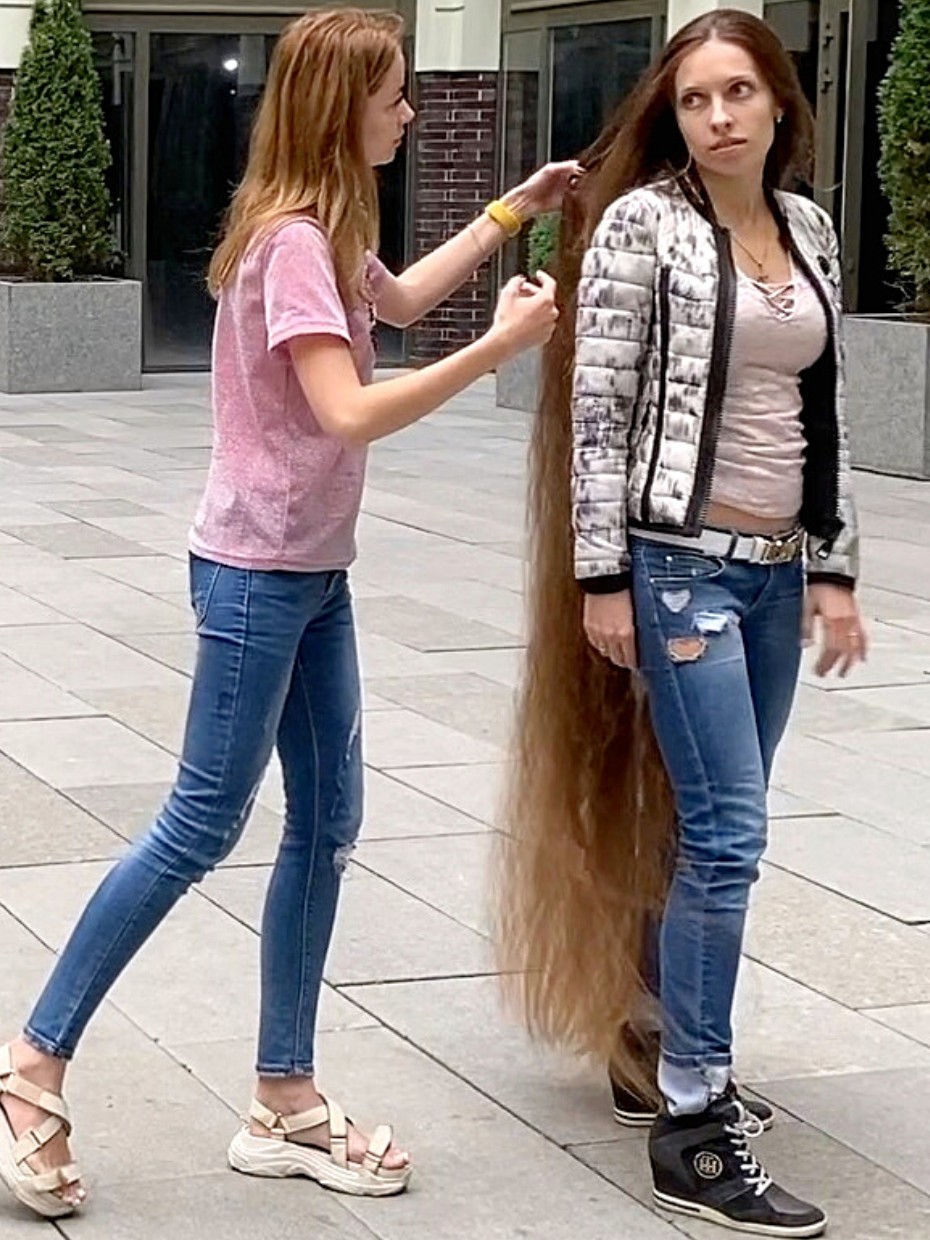 Video Floor Length Hair Show In Public Realrapunzels