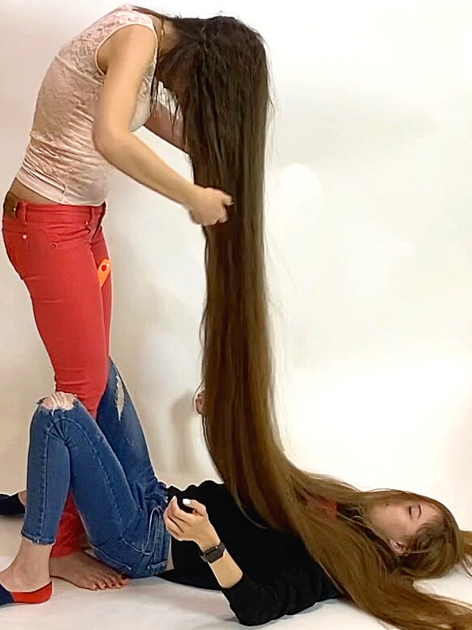 Video Having Fun With Very Long Hair Realrapunzels