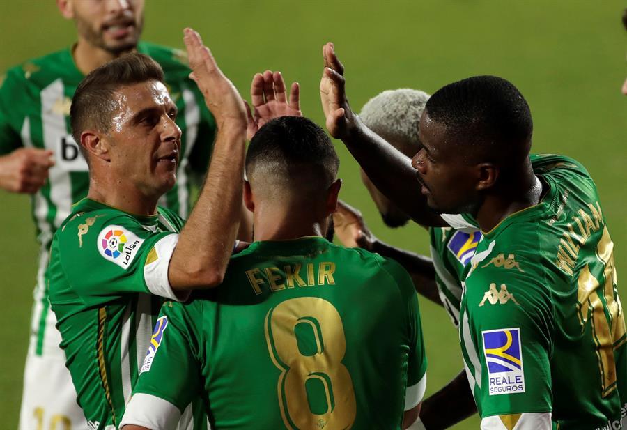 El Betis Cae Ante Un Real Madrid Que Remonta Y Firma Su Primer Triunfo