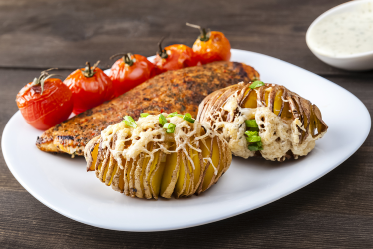 Hasselback Kartofel Med Grillet Kylling Aronodk