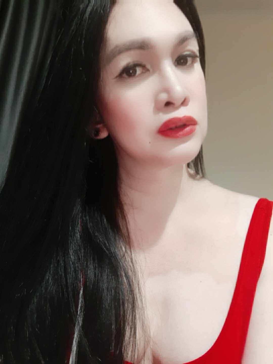 Red Hot White Skin Shemale Transsexual Escort In Bangkok