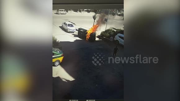 Hero Passerby Kicks In Windscreen So Trapped Driver Can Escape Burning