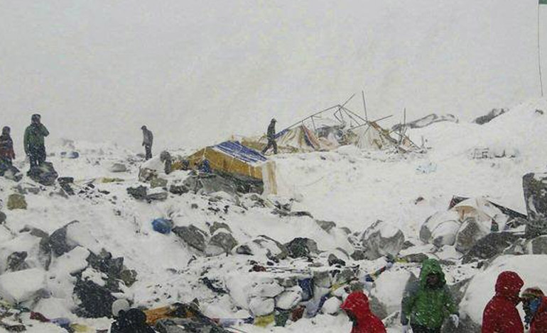 Evacuados Los Cuerpos De Siete Alpinistas Muertos En El Himalaya