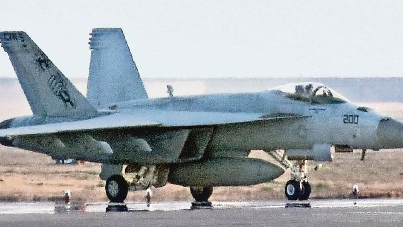 Un Avión De Combate Se Estrella Cerca De Una Base Militar En San Diego