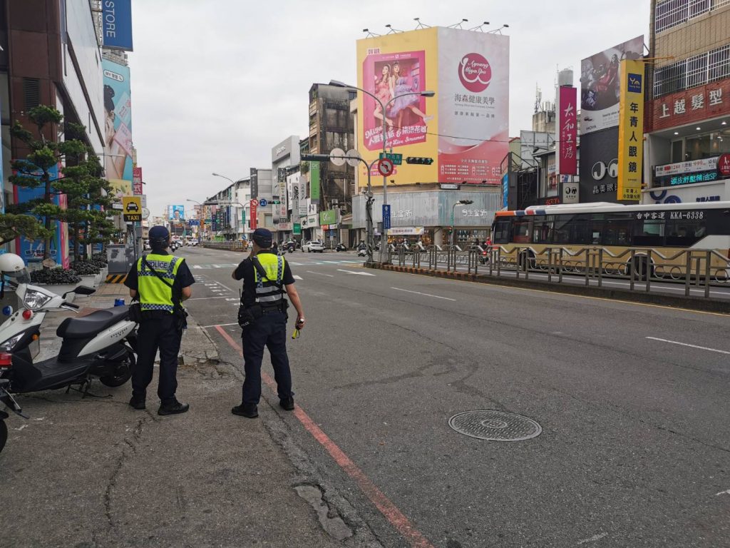 台中警致力提升行人安全，兩週人行道違停取締逾九千件