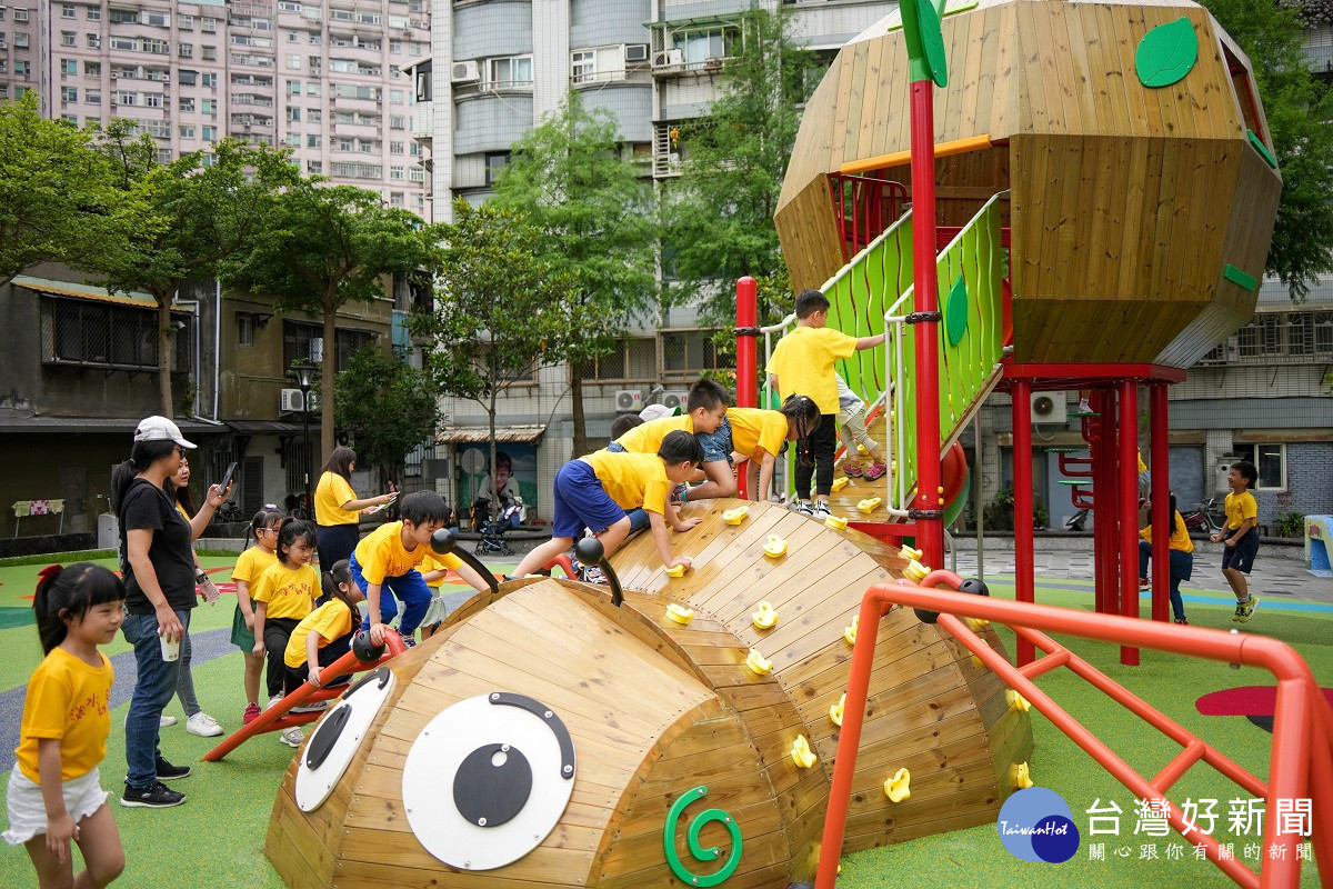 淡水區民生公園融入樹梅坑溪意象 打造特色遊具提供更豐富休閒體驗