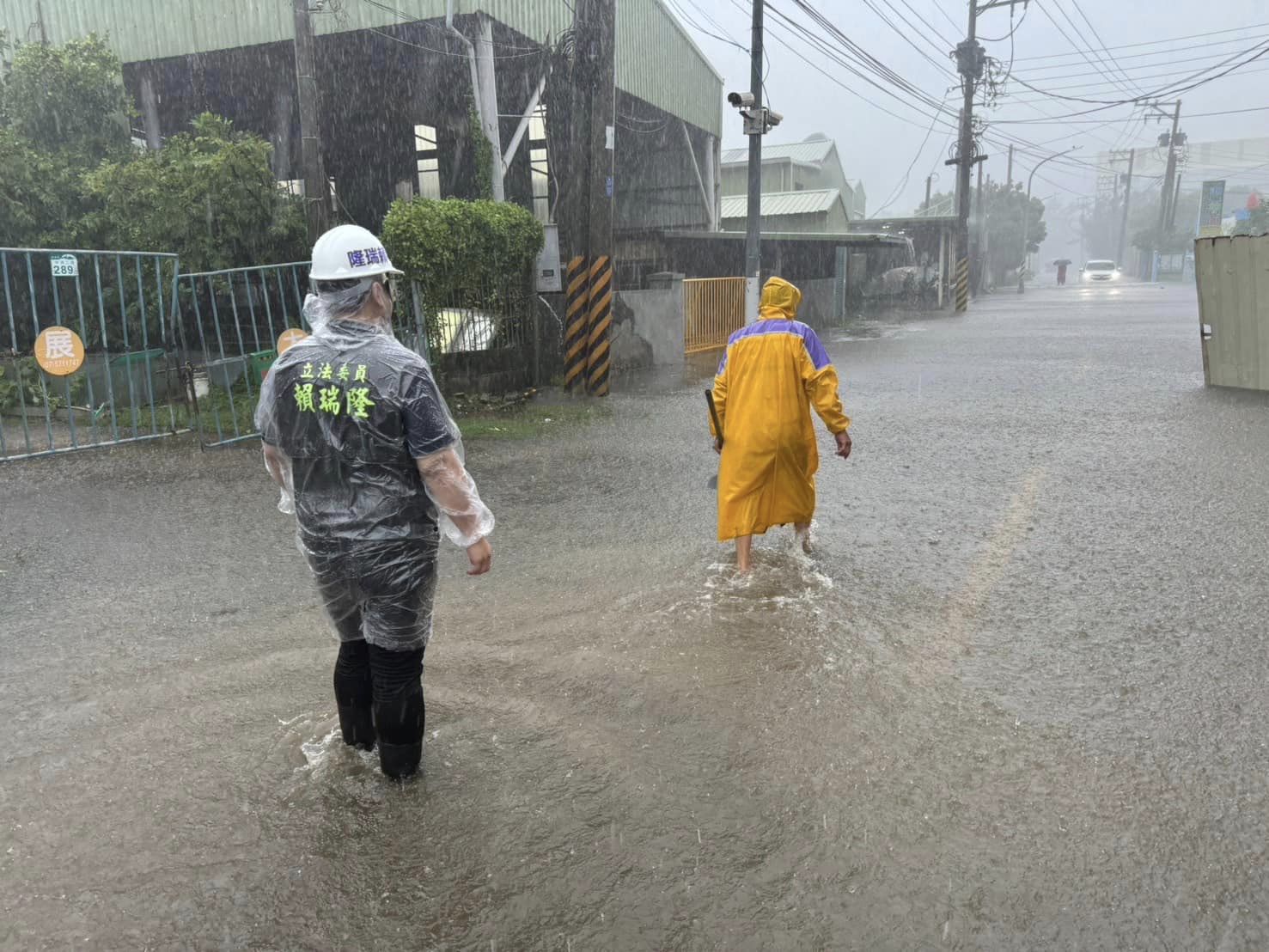 凱米雨彈狂炸！高雄淹成汪洋 媒體人點評2026市長人選「勘災表現」