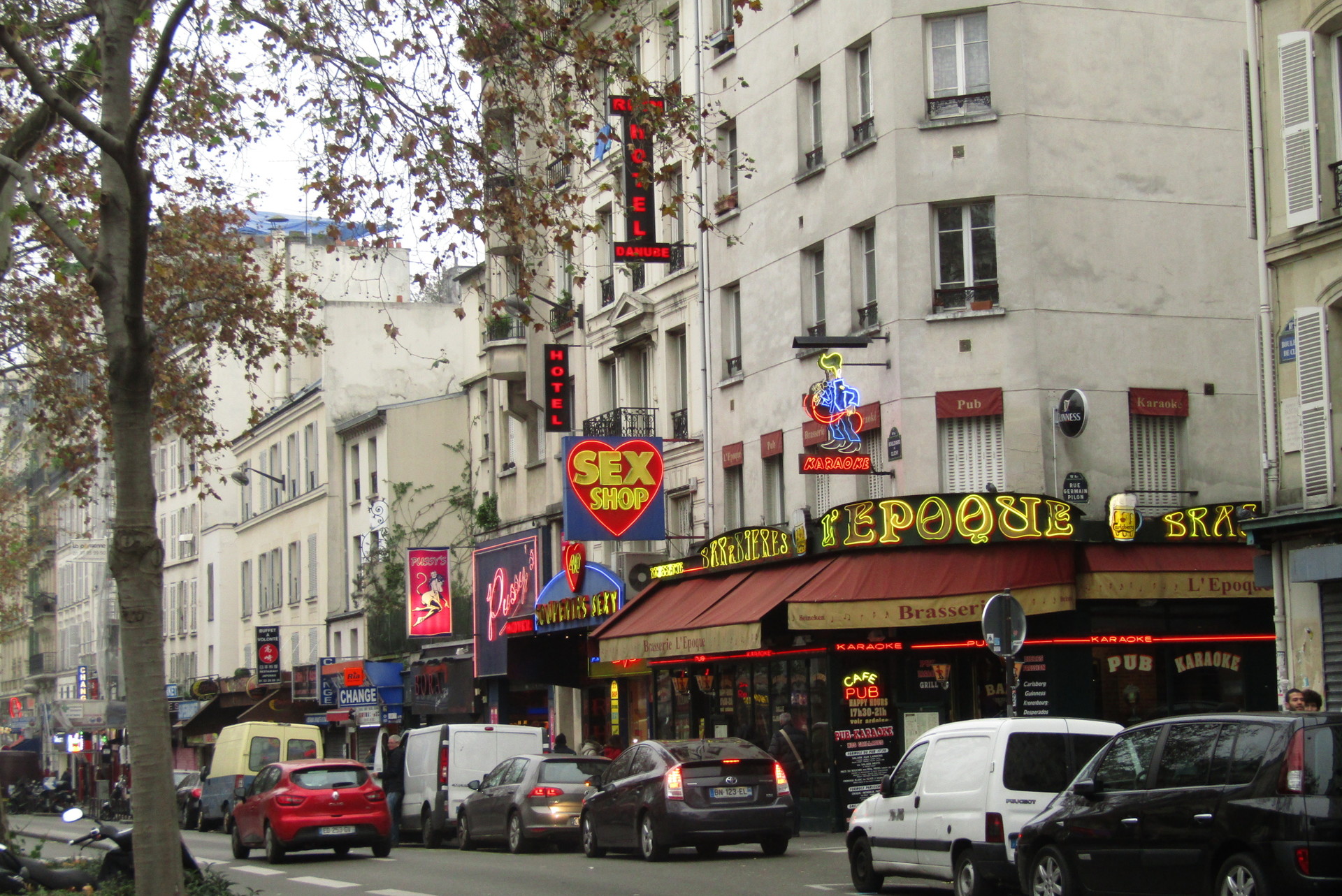 Paris 3 Moulin Rouge Y El Barrio De Sex Shops Blog Erasmus París