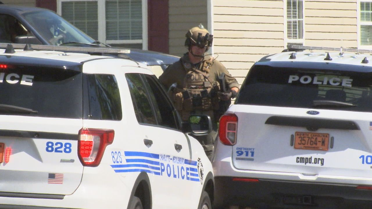 Suspect Arrested After 3 Hour Swat Standoff In West Charlotte Wsoc Tv