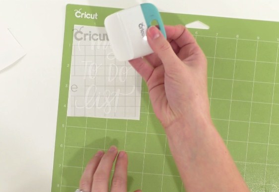 How To Make And Apply Vinyl Decals With Your Cricut Makers Gonna Learn