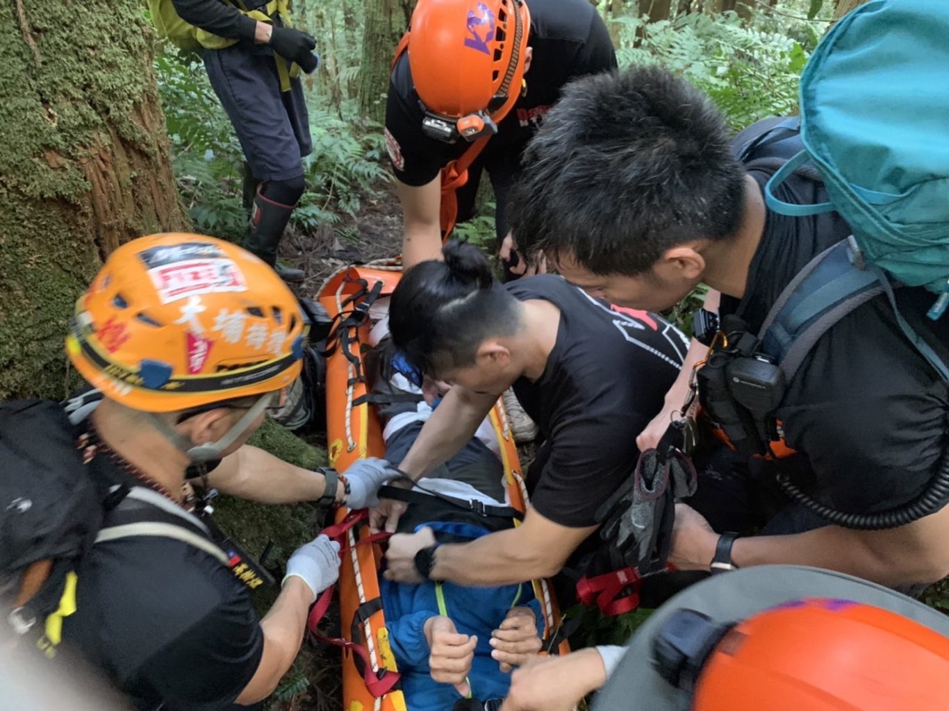 六旬男子登山跌倒 警消趕赴救援 中華日報中華新聞雲