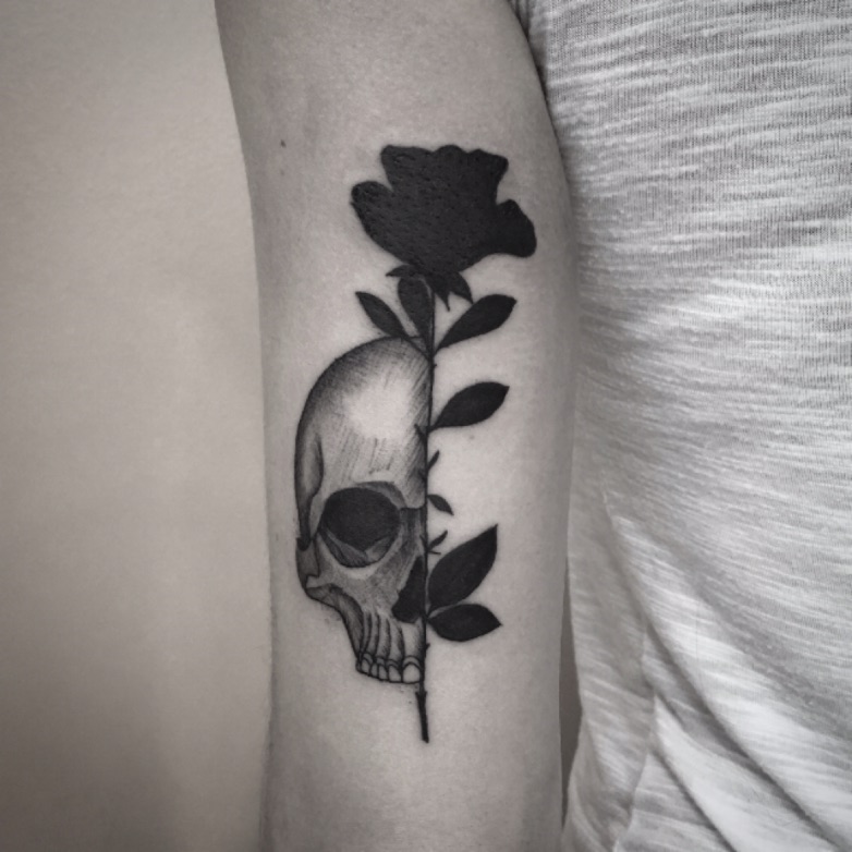 Black Rose Skull Tattoo Designs