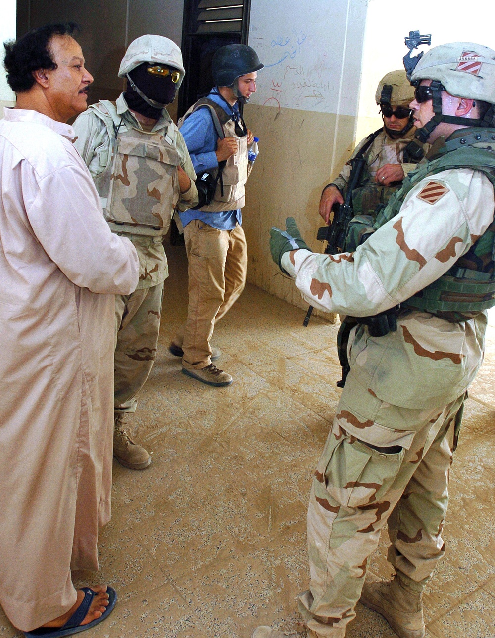 Dvids News Iraqi Us Soldiers Keep Sadr Streets Safe