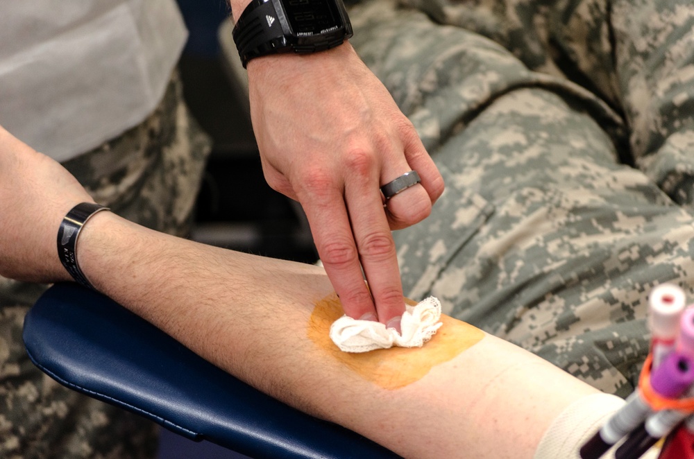 Dvids News Soldiers And Cadets Donate Blood To The Frontline