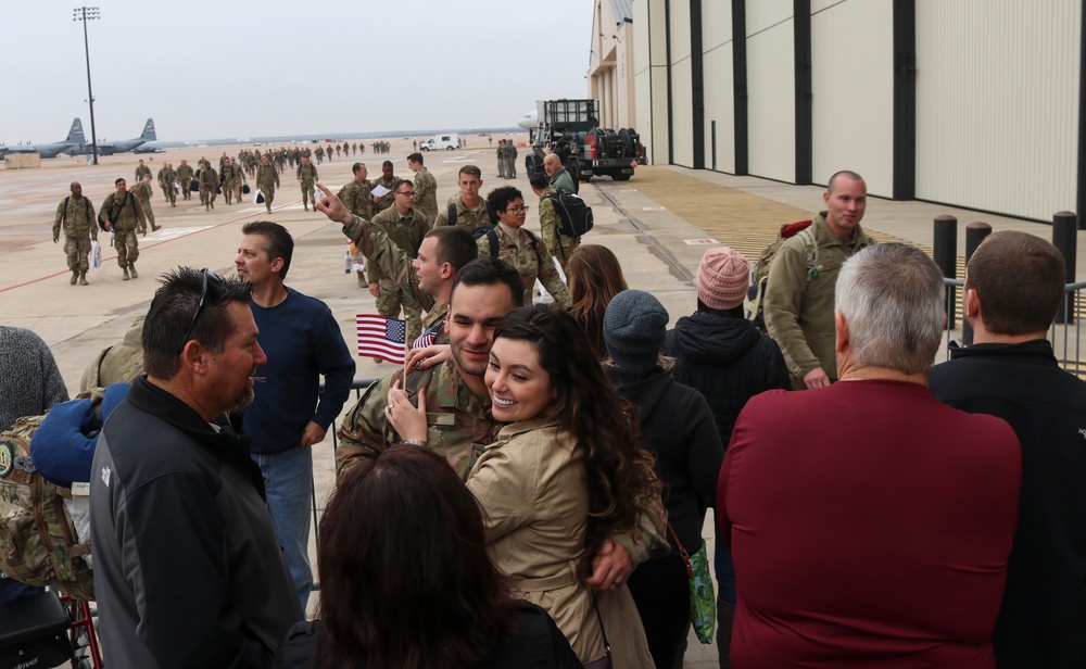 Dvids Images 7th Bw Airmen Return From Deployment Image 5 Of 5