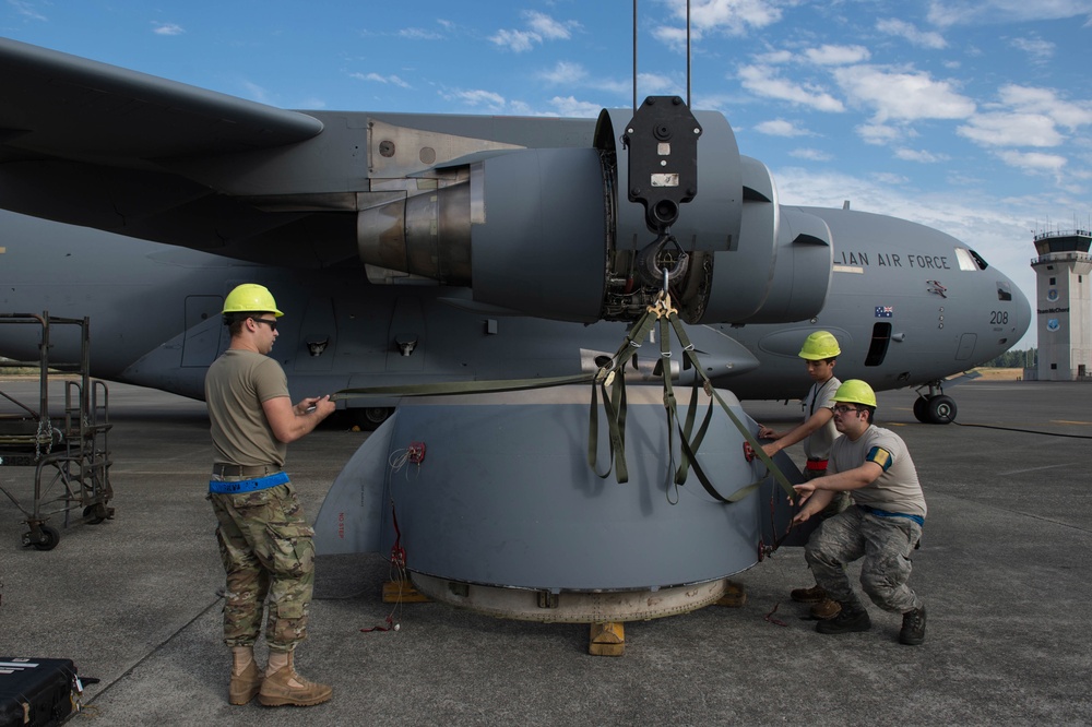 Dvids Images Usaf Maintenance Airmen Repair Raaf C 17 Image 3 Of 5