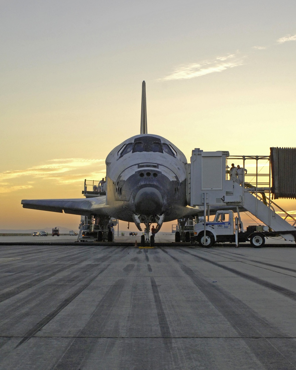 Dvids Images Shuttle Discovery On The Runway At Edwards Air Force