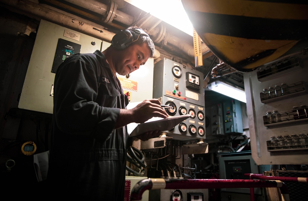 Dvids Images Engineman 2nd Class Ianjames Castil Inspects An Engine