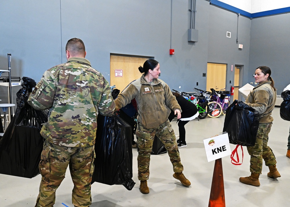 Dvids Images Nh National Guard Gives Santa Tactical Assist Image 2