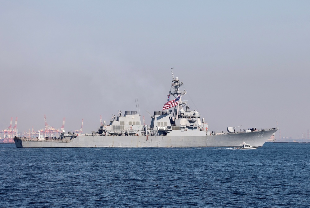 Dvids Images Uss Barry Ddg 52 Departs Yokosuka Image 1 Of 2