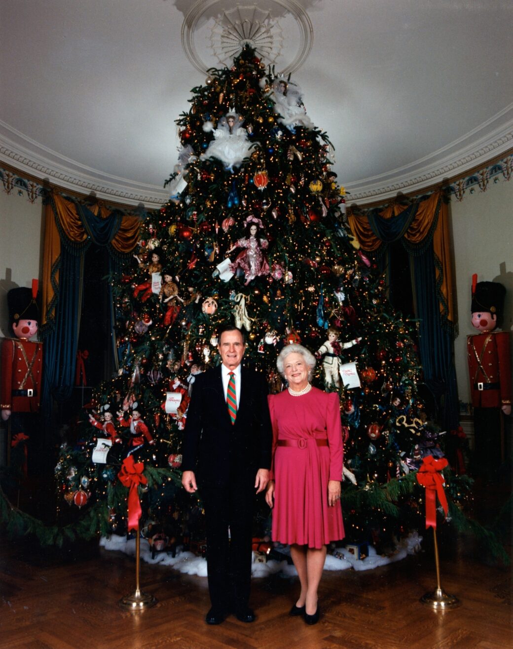 George And Barbara Bush In Front Of The Blue Room Christmas Tree