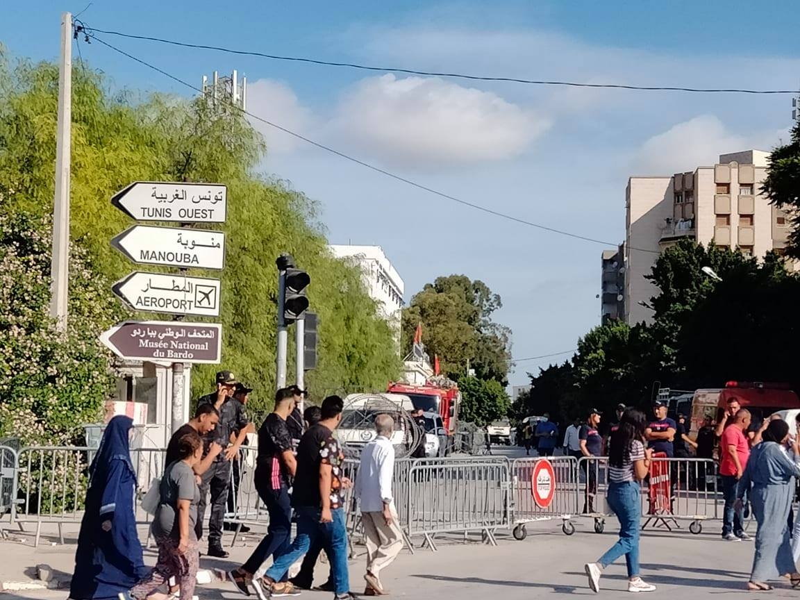 تعزيزات أمنية كبيرة أمام مجلس نواب الشعب صور فيديو أفريكان مانجر