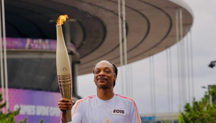 Snoop Dogg Se Disfrutó El Relevo De La Antorcha Olímpica En París 2024