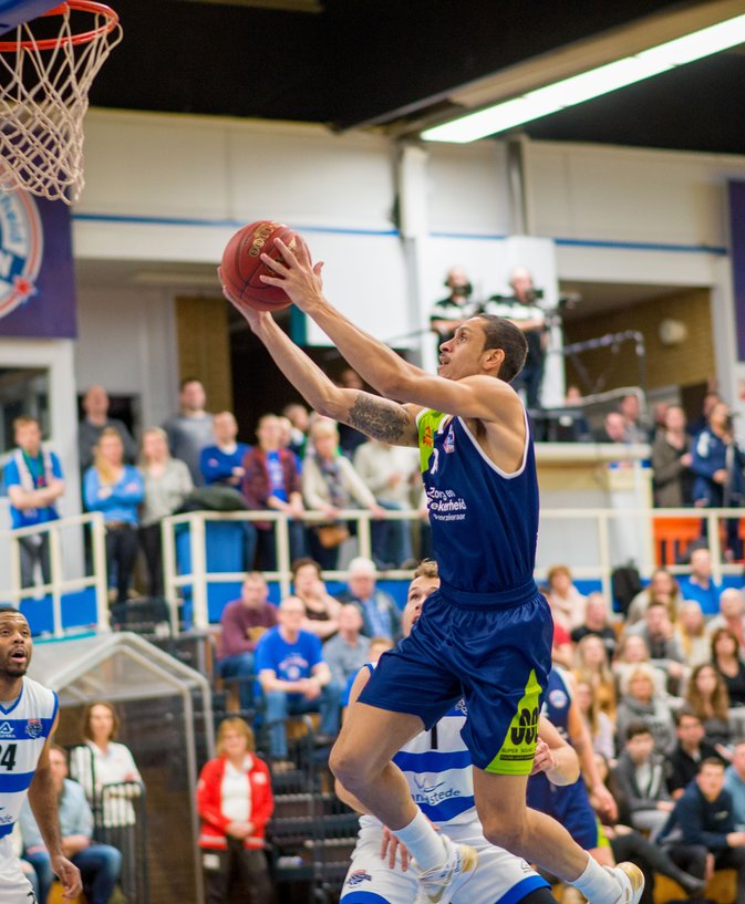 Landstede Hammers Met Anderhalf Been In Halve Finale