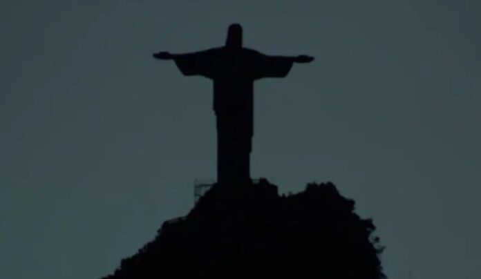 Cristo Redentor De Río De Janeiro Se Queda A Oscuras En Solidaridad Con