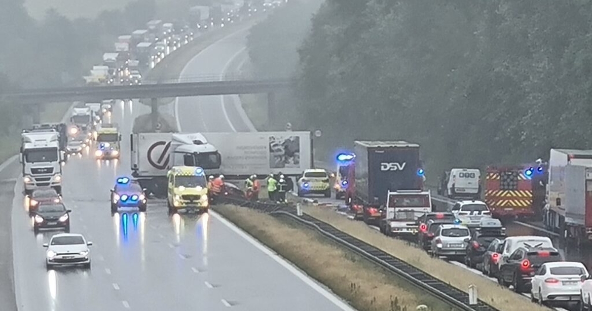 Voldsomt Færdselsuheld Skaber Kø På Motorvej