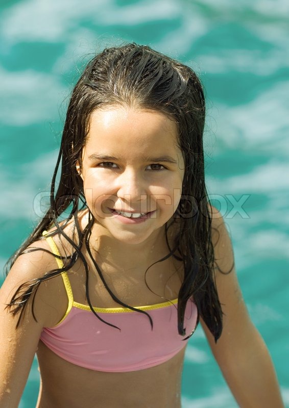 Girl Im Badeanzug Wasser Im Hintergrund Porträt Stockfoto Colourbox