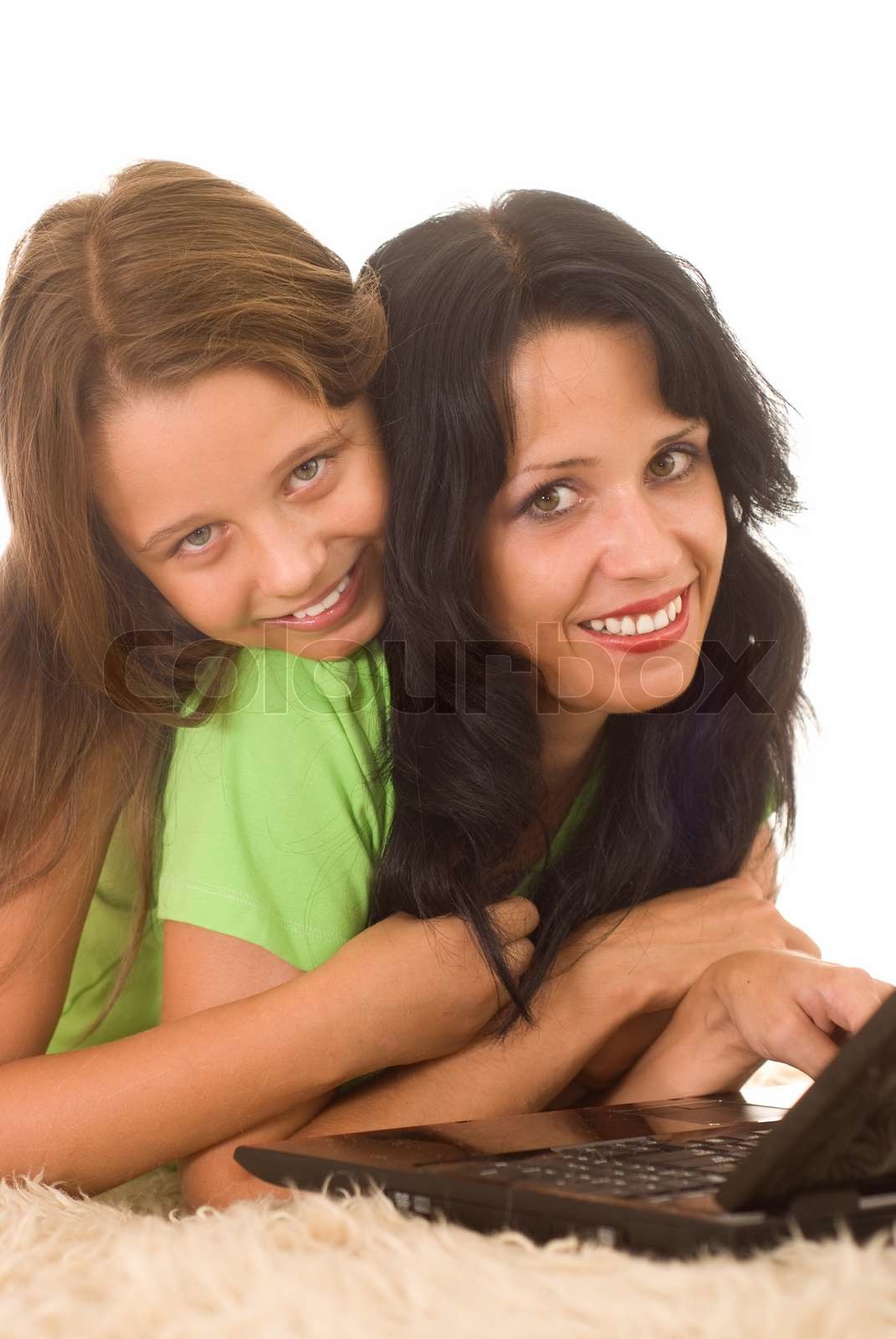 Mutter Und Tochter Ein Laptop Stock Bild Colourbox