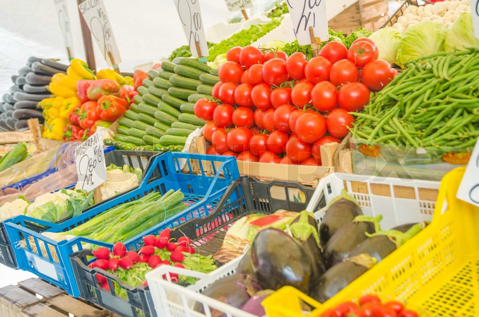 Obst Und Gemüse Auf Dem Marktstand Stock Bild Colourbox