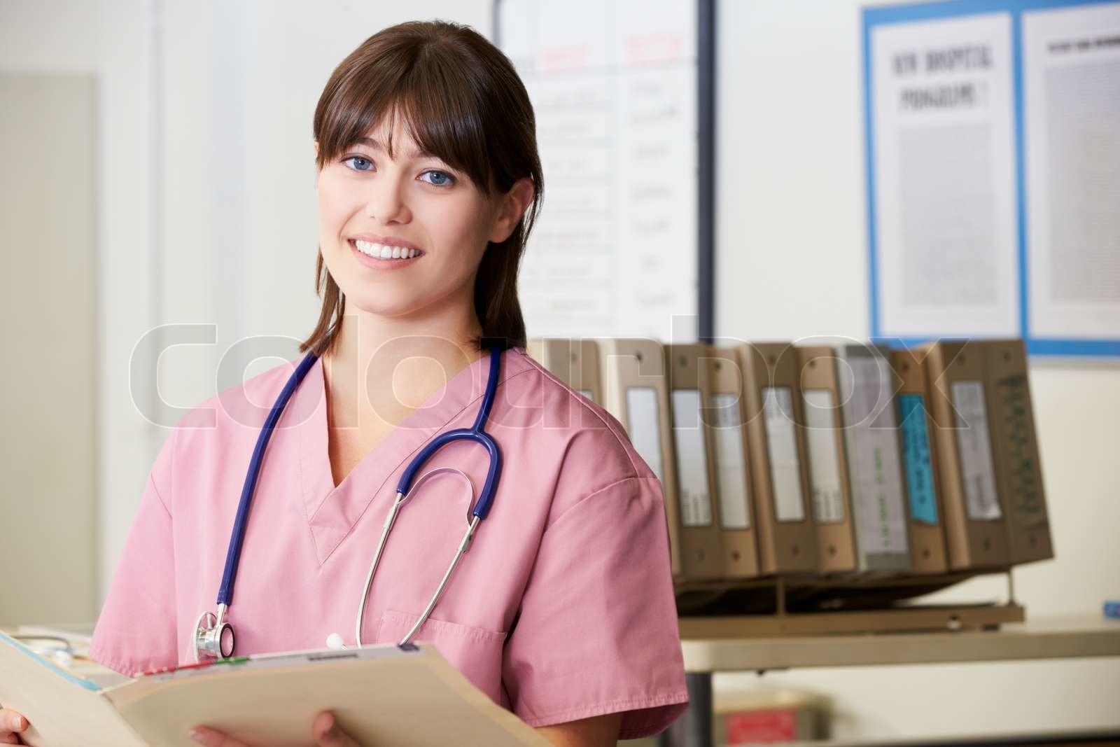 Sygeplejerske Reading Patient Notater Nurses Station Stock Foto