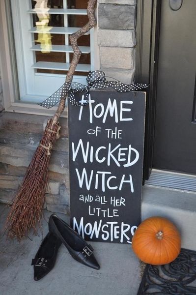 30 Easy Diy Front Porch Halloween Decoration Godiygocom