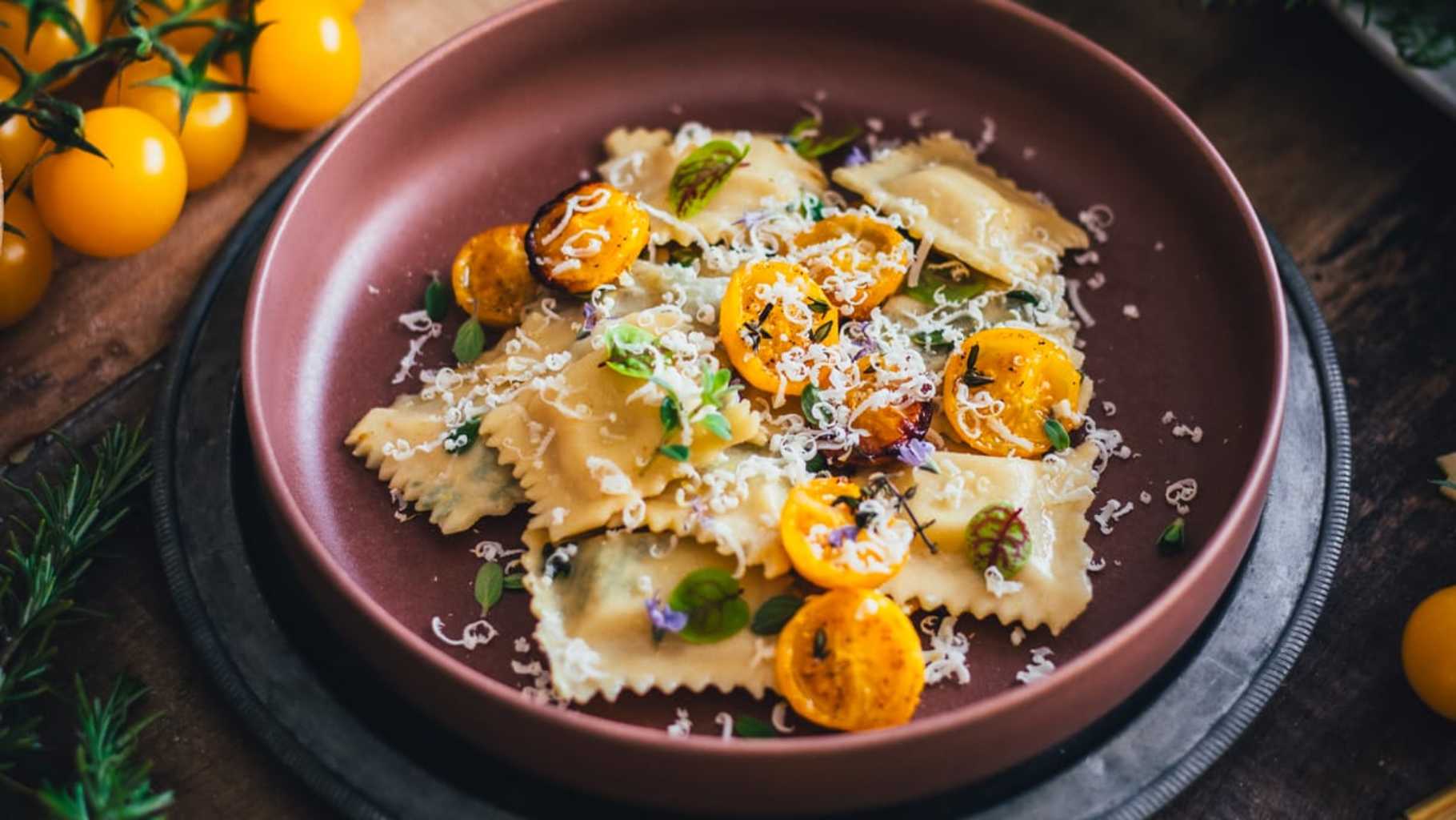 Ravioli Di Patate E Ricotta Salata Con Limone E Pomodorini Confit