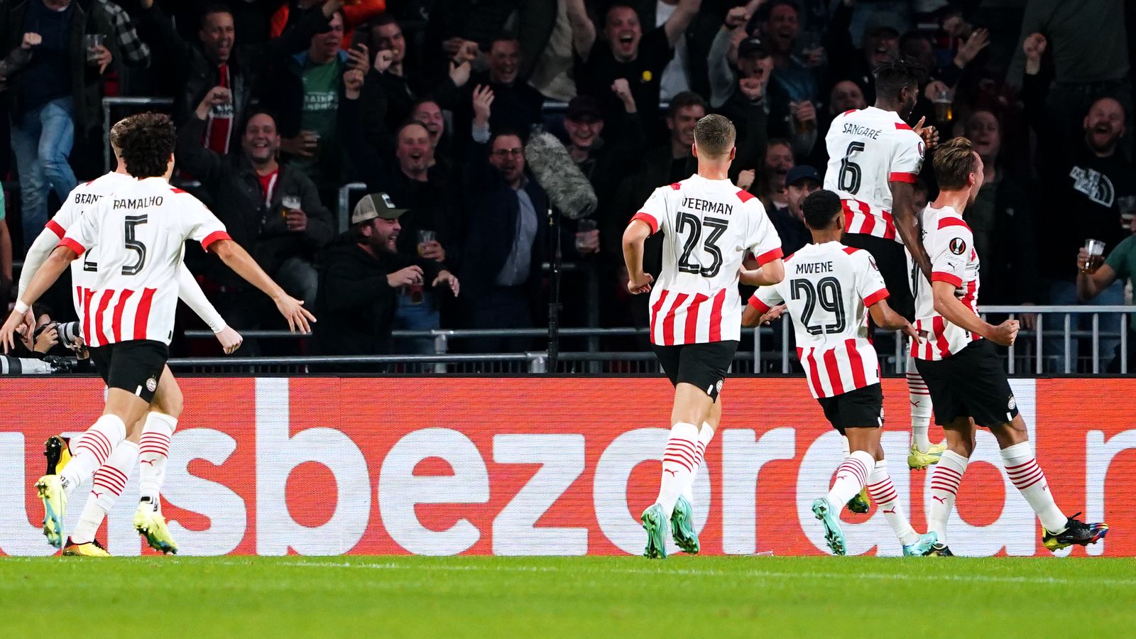 Psv Eindhoven 2 0 Arsenal Gakpo Simons Impress As The Gunners