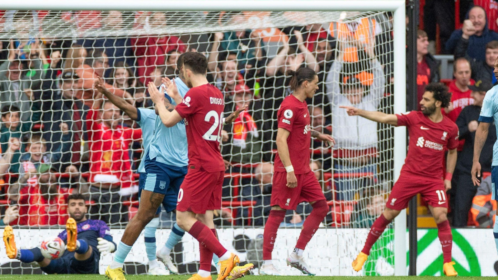 Liverpool 1 0 Brentford Egyptian King Seals Victory As Anfield Jeers