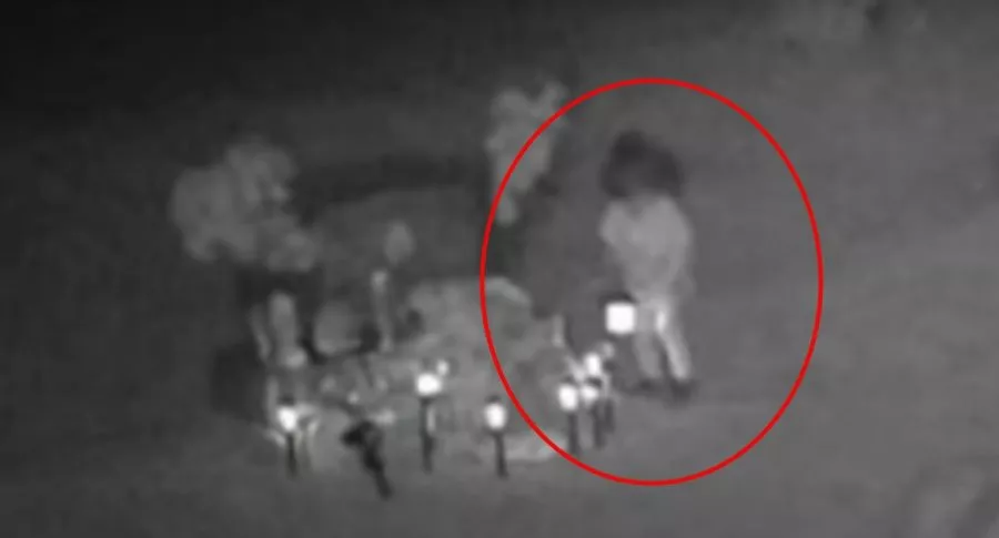 Capturan En Video El Supuesto Fantasma De Una Niña En Cementerio