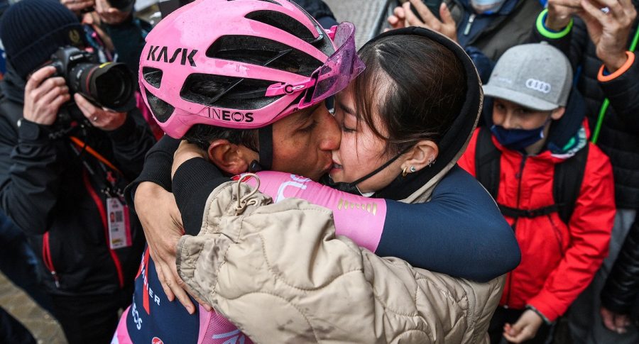 Egan Bernal Le Deja Romántico Mensaje A Su Novia Tras Ganar En El Giro