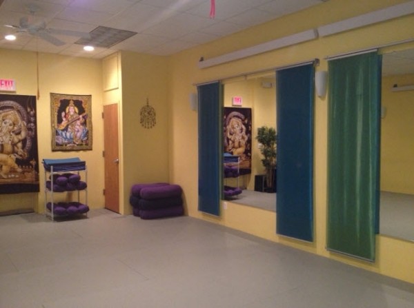 White Lotus Massage And Yoga Find Deals With The Spa And Wellness T