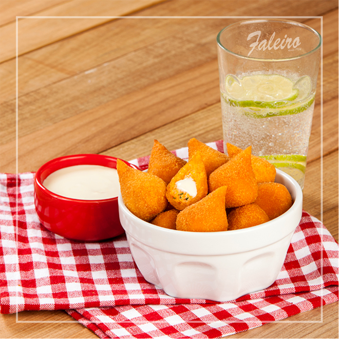 Coxinha De Frango Com Requeijão Coquetel 400g Coxinha De Frango Com