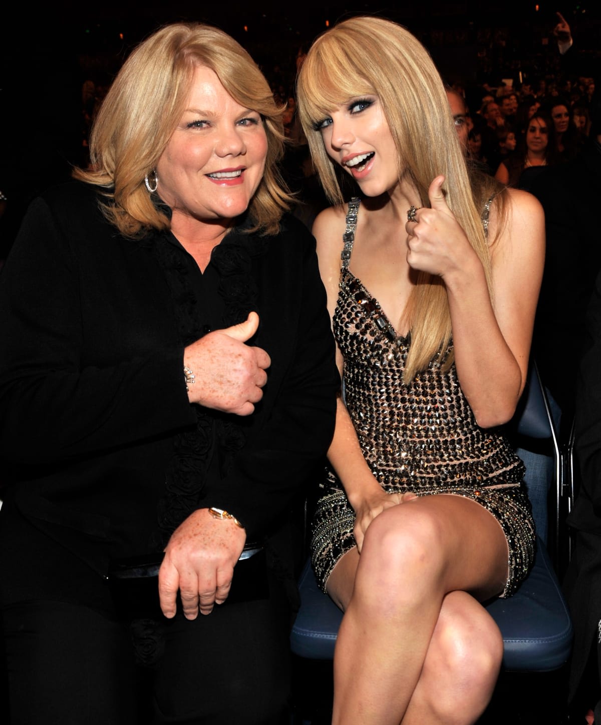 Heres How Taylor Swift Celebrated Mom Andrea Swifts 66th Birthday