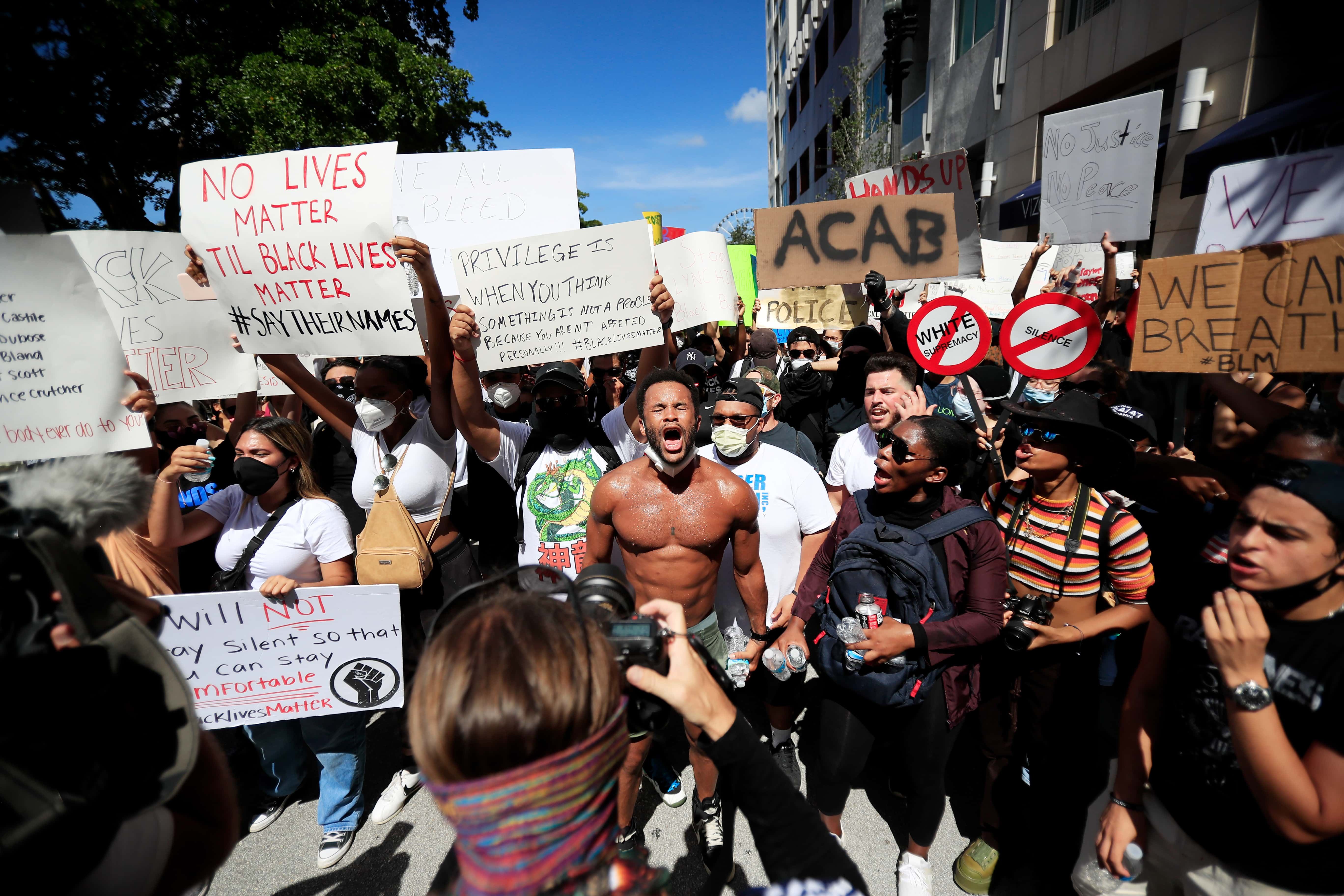 Florida Sheriff Wants To Deputize Legal Gun Owners To Defy Violent