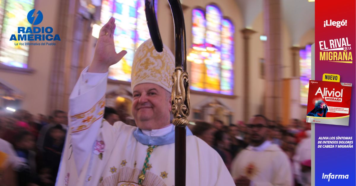 El Nuncio Del Papa Impone Palio Arzobispal Al Arzobispo De San Pedro