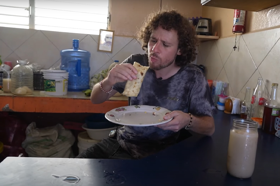 Youtuber Mexicano Luisito Comunica Prueba Por Primera Vez La Baleada