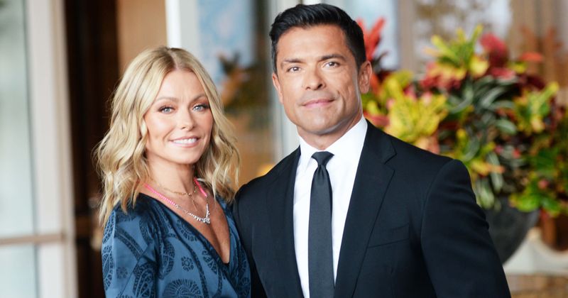 Did Mark Consuelos And Kelly Ripa Get Naked Live Hosts Reveal They