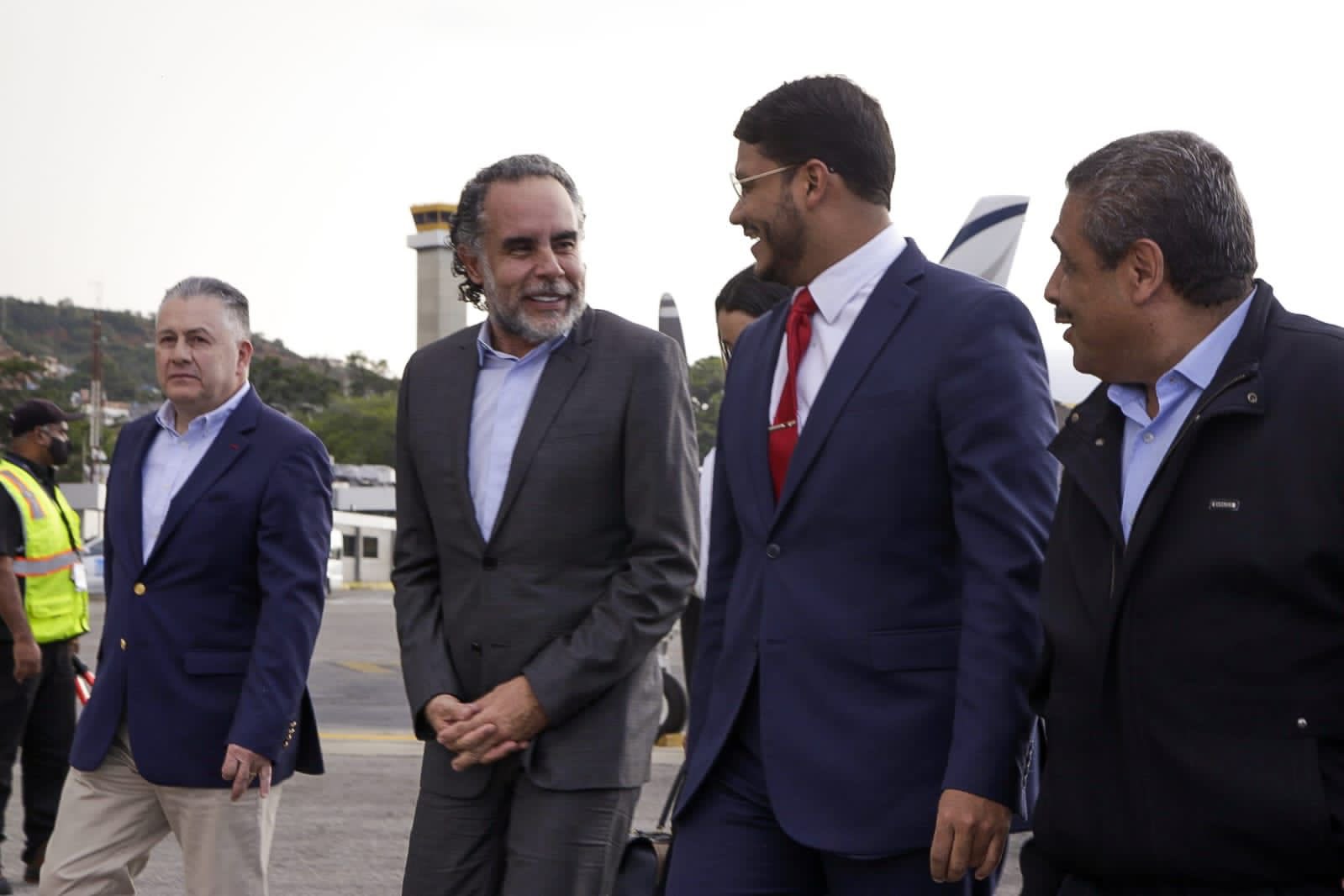 Embajadores De Colombia Y Venezuela Armando Benedetti Y Félix