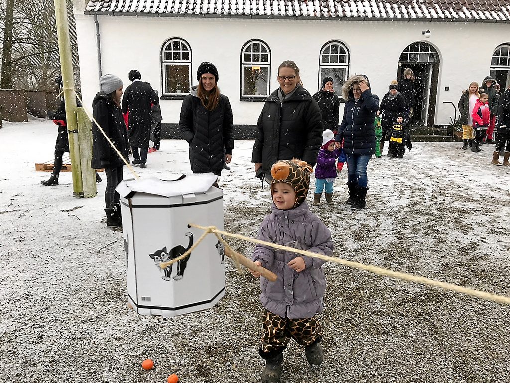 Se Billeder Og Video Fastelavn I Kirken Sjællandske Nyheder